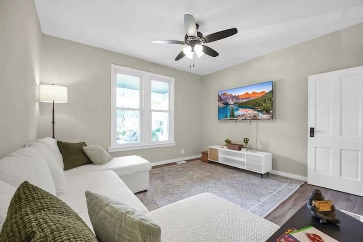 Marjies Retreat With Hot Tub And Swimming Pool - Laurelville, OH