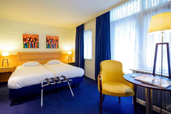 Immerse In Nature's Beauty: Convenient Room With Indoor Pool, Near Burgers Zoo - アーペルドールン
