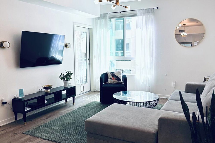 Modern And Updated 2-bed/2-bath Condo In Silicon Valley! - Beverly Hills, CA
