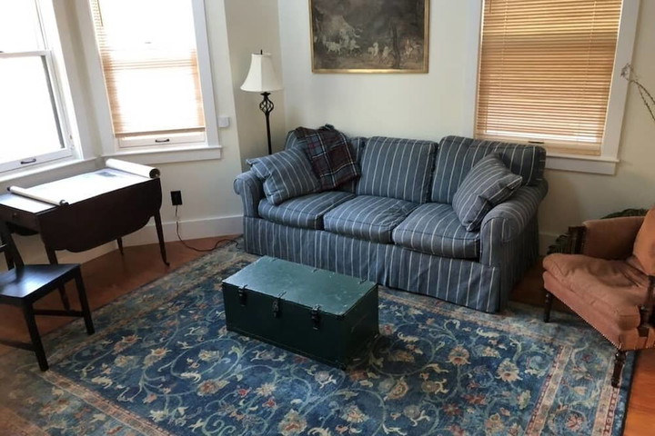 Airy New Apt For 2-6. Off-street Parking. Walk To Shops/restaurants/subway/bus - Boston, MA