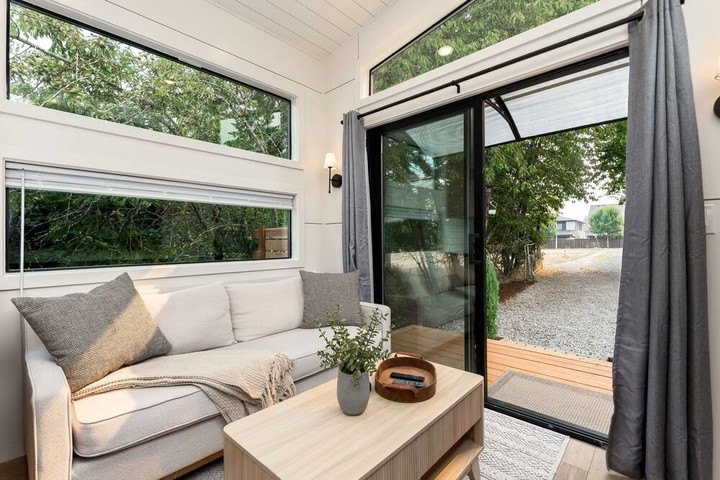 Designer Tiny Home Near Lacamas Lake - Gresham, OR