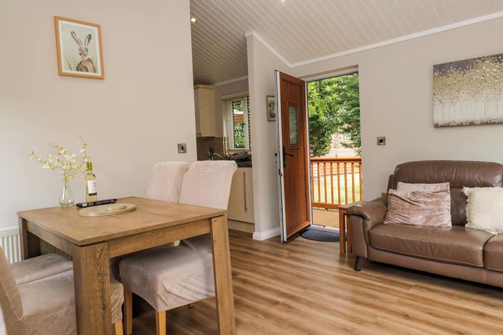 Fir Tree Lodge, Pet Friendly, With Hot Tub In Troutbeck Bridge - Bowness-on-Windermere