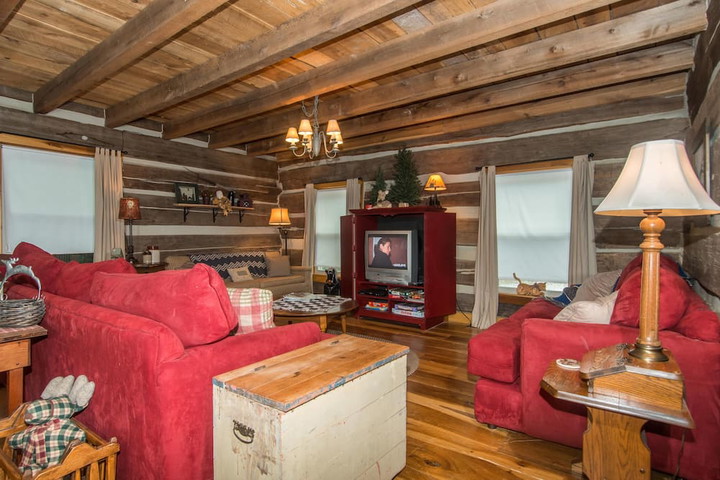 Log Cabin On 5 Acres | Hot Tub, Game Room & Near Nashville 2br, 2 Ba - Brown County, IN