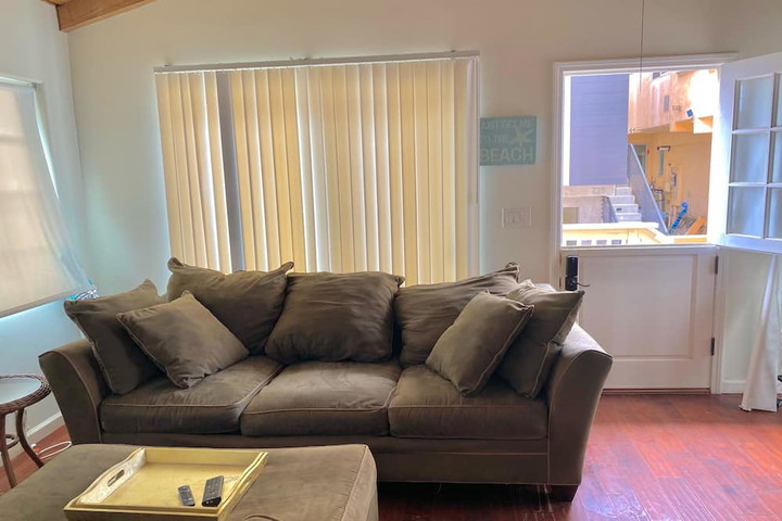 Ocean-view Beach House -3-min Walk To Sand -Pet Friendly - Hawthorne, CA