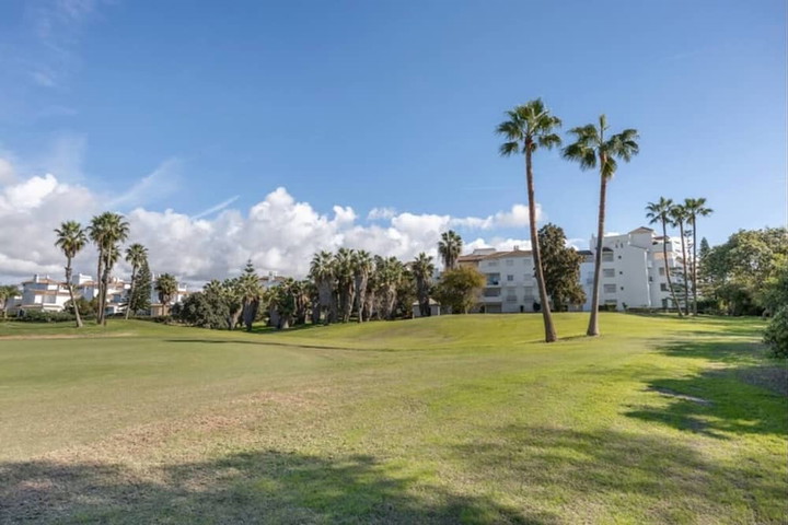El Paraíso Del Golf Free Parking By Staycare - Rota