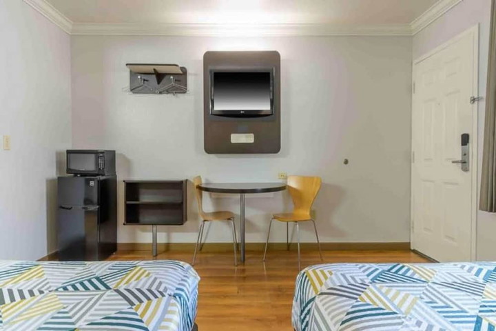 2 Full Beds | Smoking, Micfridge - Santa Clara, CA