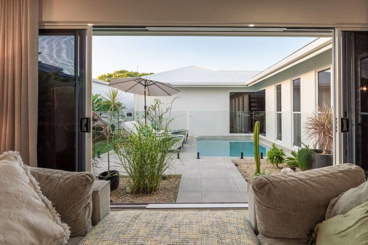 Trinity Beach Coastal Luxe Pool Retreat  4br - Trinity Beach