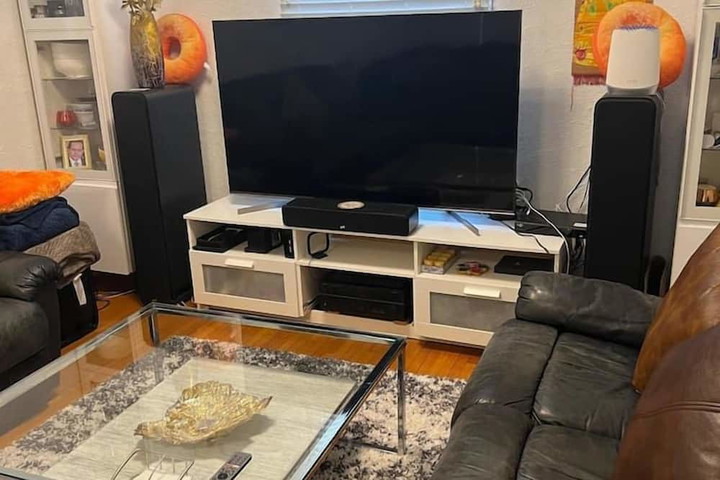 #2 Swiss Bed Main City, 5* Room, 5.6km 4m Airport - Manitoba