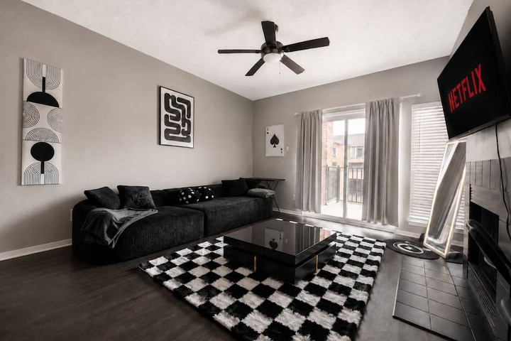 Dfw Townhome W/ Garage Access 15 Min From Airport - Bedford, TX
