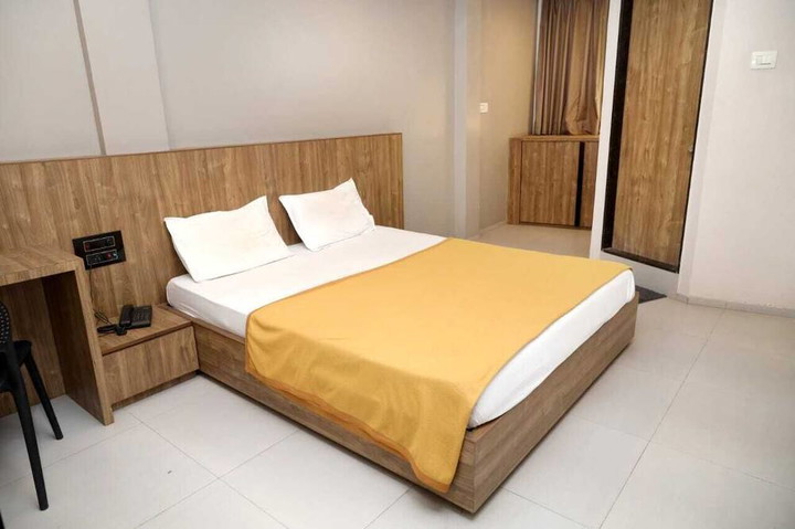 Central & Stylish: Hotel Pacific Inn In The Heart Of Surat. - Surat