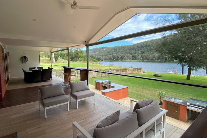 Waterfront Double-cabin Family Retreat - Wisemans Ferry