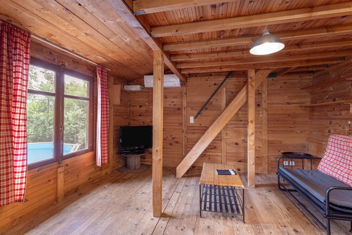 Chalet "Petite Maison De Bois" Avec Vue Sur La Montagne, Wi-fi Et Climatisation - Occitanie