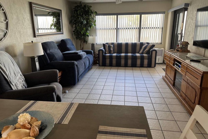 1 Bdrm..2026 Year-round Time Slots ..Great View & Reviews...on The No Drive Sand - New Smyrna Beach, FL