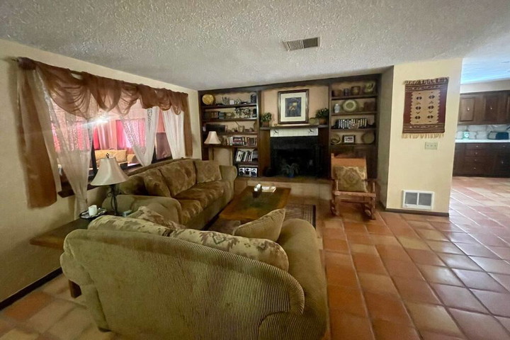 Peaceful Desert Hacienda: 2 Bedrooms, Wi-fi & Mountain Views - Sonoita, AZ