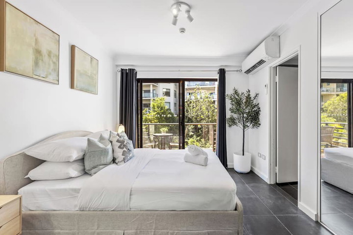 Cbd Edge 1br On Mounts Bay Road - 