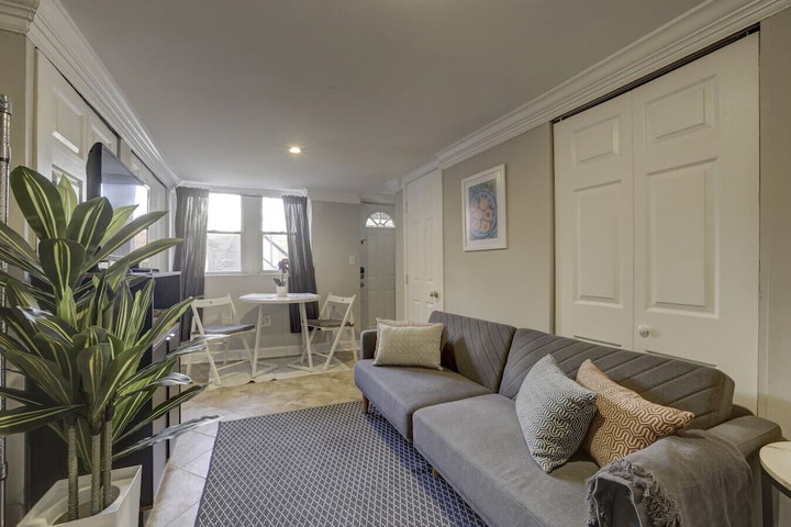 Eckington Cozy & Private Unit + Free Gated Parking - Hyattsville, MD