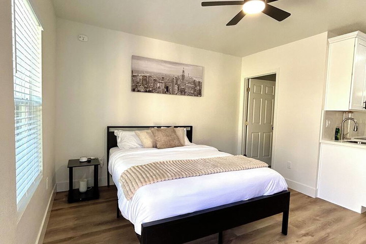 Cozy Modern Home Unit B - Modesto, CA
