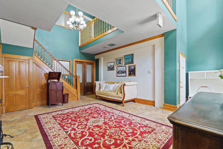 Historic Mansion Apartment | 2br With Updated Amenities - Fort Wayne, IN