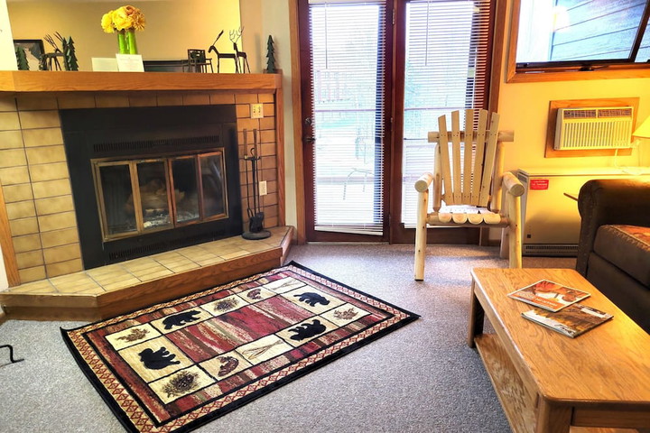 Ski-out & In! Hike, Bike, Fish, Golf, Beautiful Lake Superior N Shore/sleeps 2+ - Lutsen, MN