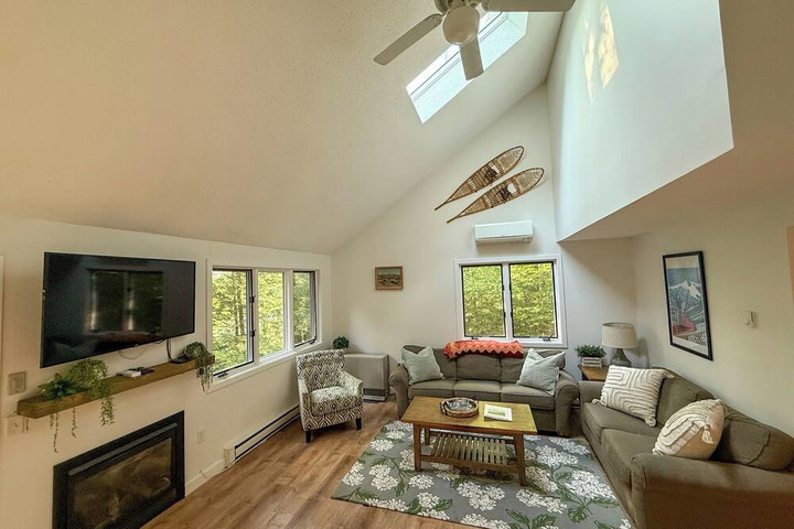 Secluded 3-bedroom North Conway Retreat  Family-friendly, Close To Activities - North Conway, NH
