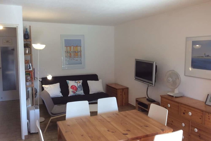 Two-bedroom Apartment By The Sea, 150 M From The Beach/ocean, Great Price, Free: Wi-fi, Pool, Tennis - Le Pradet