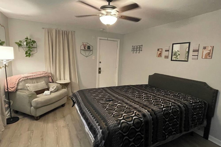 Fully Furnished In Beautiful Lower Garden District - Gretna, LA
