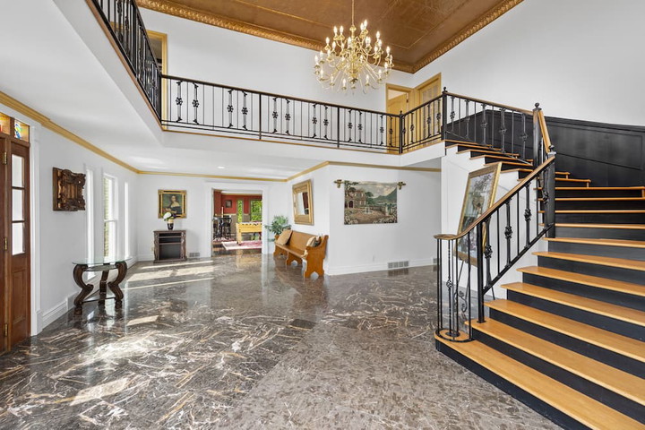 Private 12-acre Mountain Estate With Blue Ridge Views, Game Room & Sleeps 20 - Asheville, NC