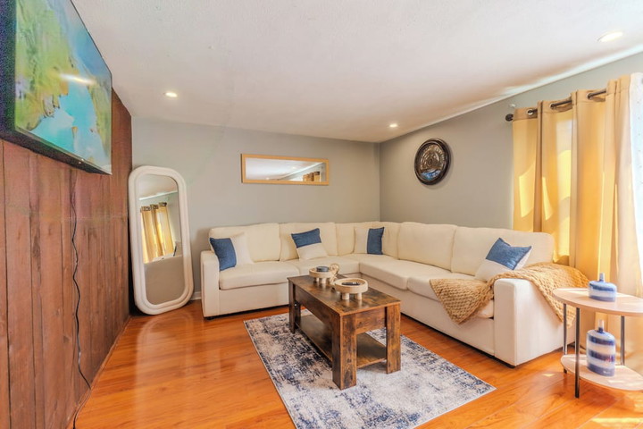 3 Bed/1bath/near Tufts University/free Parking - Medford, MA