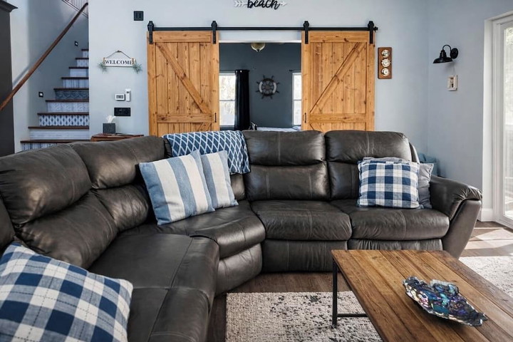 King Bed~cedar Soaking Hot Tub~5min Walk To Beach~no Cleaning Fee - Two Rivers, WI