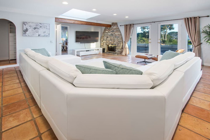Malibu Beach House Sweeping Panoramic Views Walk 2 Beach - Malibu, CA