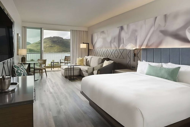 Luxurious Haven Amidst Kaua'i's Beauty! Ocean View Accommodation! Pool & Spa! - Lihue, HI