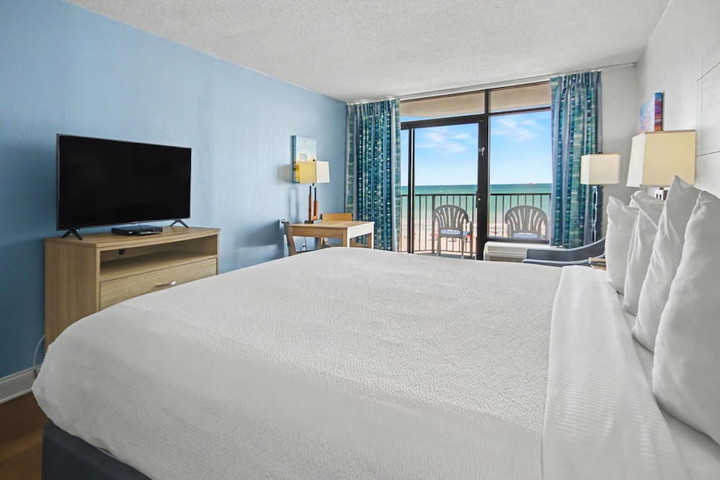Oceanfront King Room + Beach Access + Dog Friendly - Myrtle Beach, SC