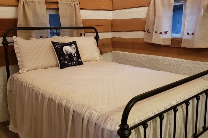 Farmstay With Pool And Firepit - Middletown, PA