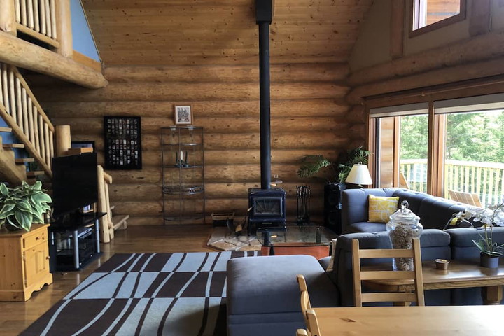 Cozy Custom Log Cabin Nestled Within Mile High Estates - British Columbia