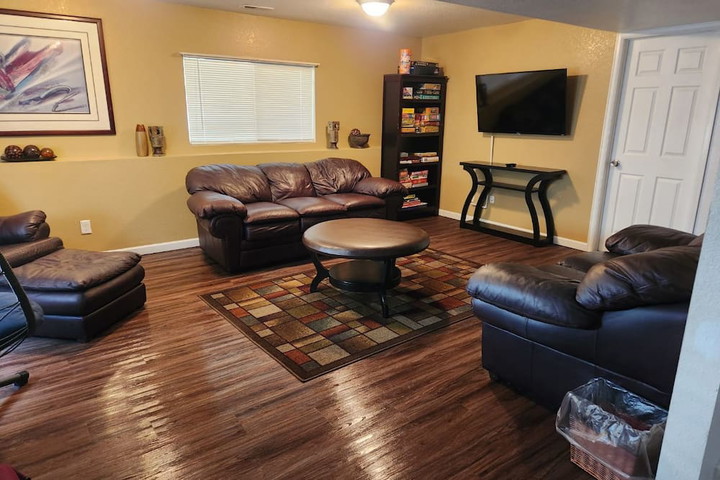 Spacious 5-bedroom House In Beautiful Greeley With Ac, Wifi - Greeley, CO