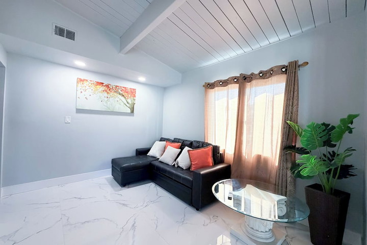 Haven Getaway 4-bedroom House In Wonderful Anaheim With Ac - Buena Park, CA