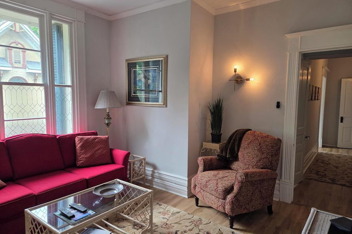 Fully Furnished Apartment In Quiet Century Home - Saint Marys, ON, Canada