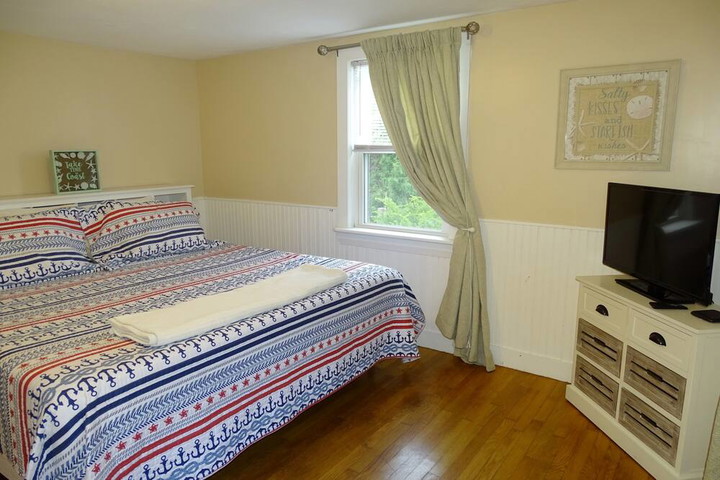 Beach Family Gateway, Modern 5br, Walk To The Beach, Big Yard, Firepit - Cape Cod, MA