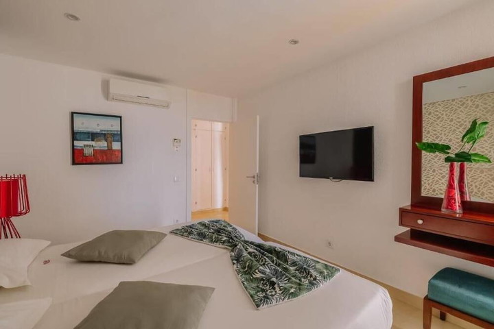1br Apartment W/ Kitchenette: Praia Da Oura's Coastal Gem! Parking | 2 Units - Albufeira