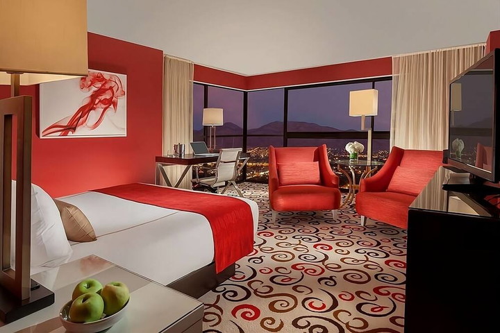 Make Your Trip More Enjoyable! Rooftop Pool, City View, Complimentary Parking! - North Las Vegas, NV