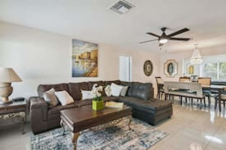 Weeki Wachee Getaway | King Suite Huge Yard - Spring Hill, FL