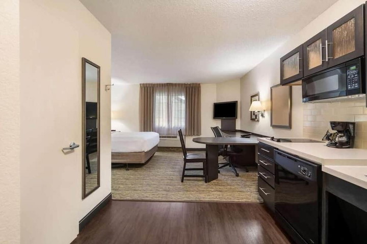 Stay In A Suite And Enjoy Exploring The Coastal Virginia Attractions! - Hampton, VA