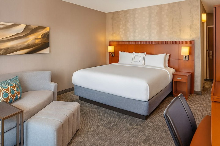 The Perfect Property!  Pet Friendly And Close To Beach And Attractions! - Irvine, CA