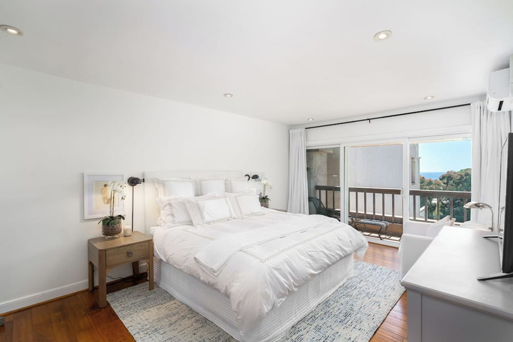 Designer-furnished Malibu Retreat: 2 Bedrooms, Ac & Poolwalk To Everything - Malibu