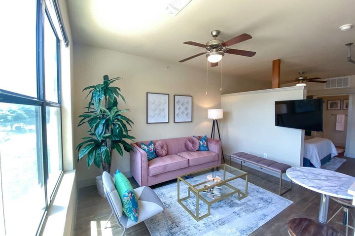 Serene Comfort, Close To Shopping, Walk Downtown! - Fort Worth, TX