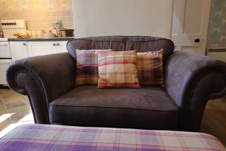 A Quirky 1-bedroom Basement-level Fisherman's Apartment - Helmsdale
