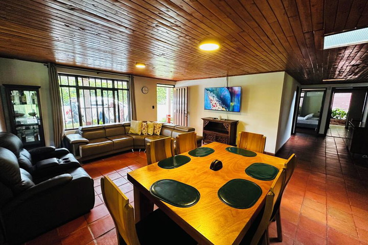 Spacious 6-bedroom Chalet In Serene Montenegro With Pool, Jacuzzi, Ac And Gym - Quindío