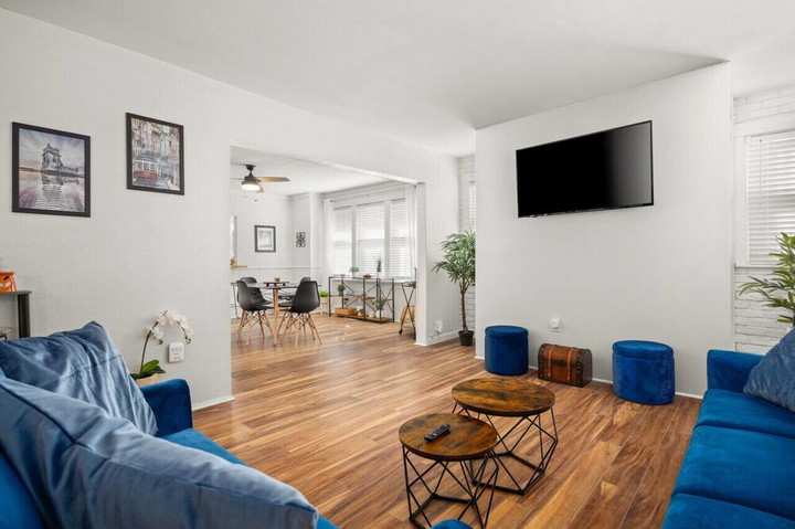 The Heights Hideaway: 2br Gem - Peoria, IL