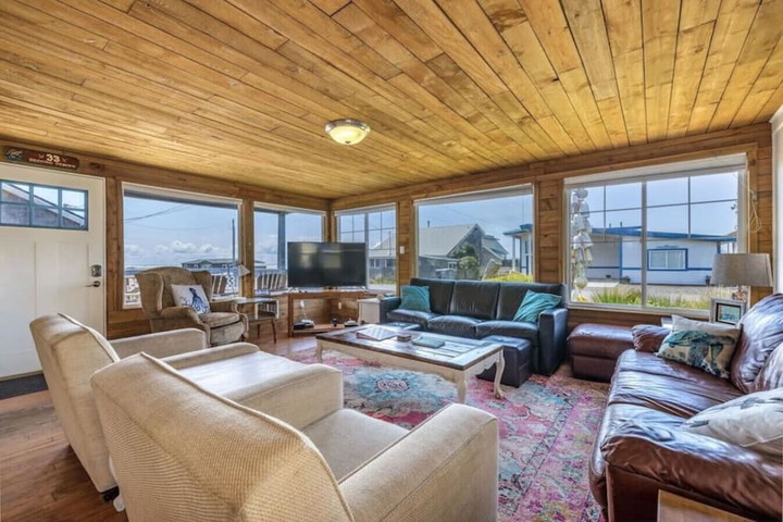 Ocean View Retreat With Hot Tub - Pacific Beach, WA
