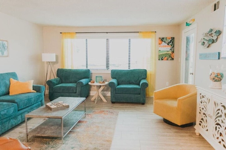 Roomy 3 Bedroom Waterview Sleeps 9-pool Balcony Dock Pickleball On Trolley Stop - Pensacola Beach, FL